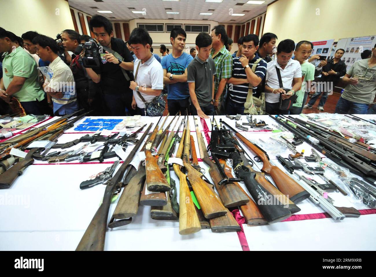 Home made rifles hi-res stock photography and images - Alamy