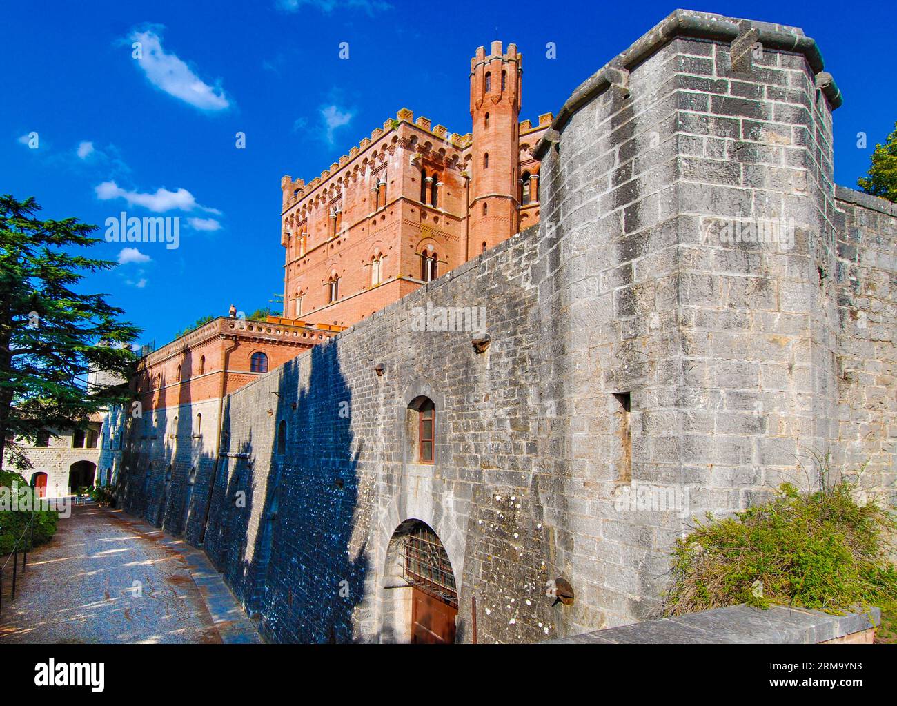 Castello di Brolio near Gaiole in Chianti. Chianti Valley, Siena ...