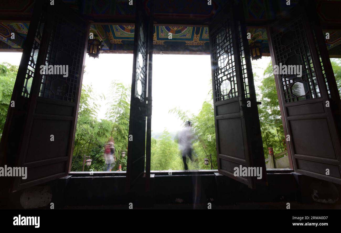 Longyin temple hi-res stock photography and images - Alamy