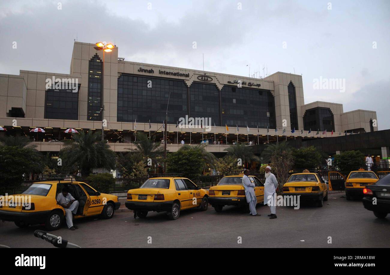 Karachi taxi hi-res stock photography and images - Alamy