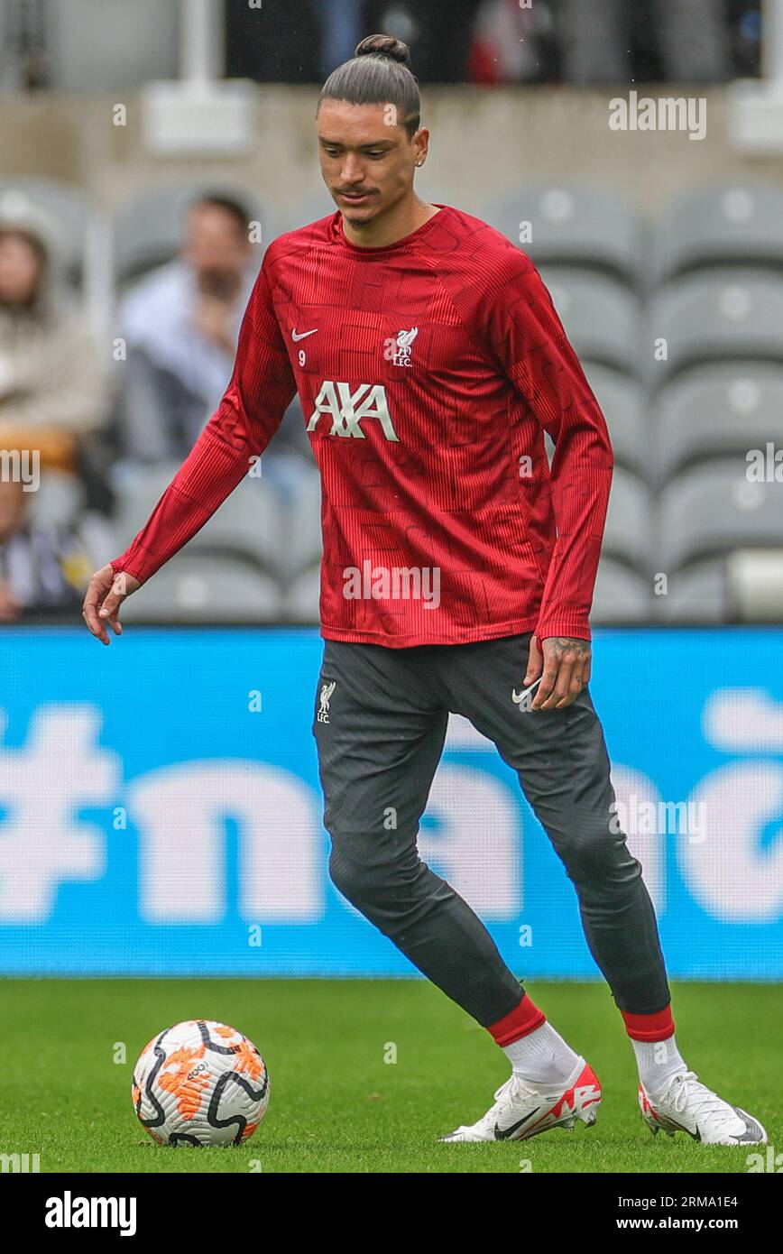 Darwin Núñez #9 of Liverpool in the pregame warmup session during the ...