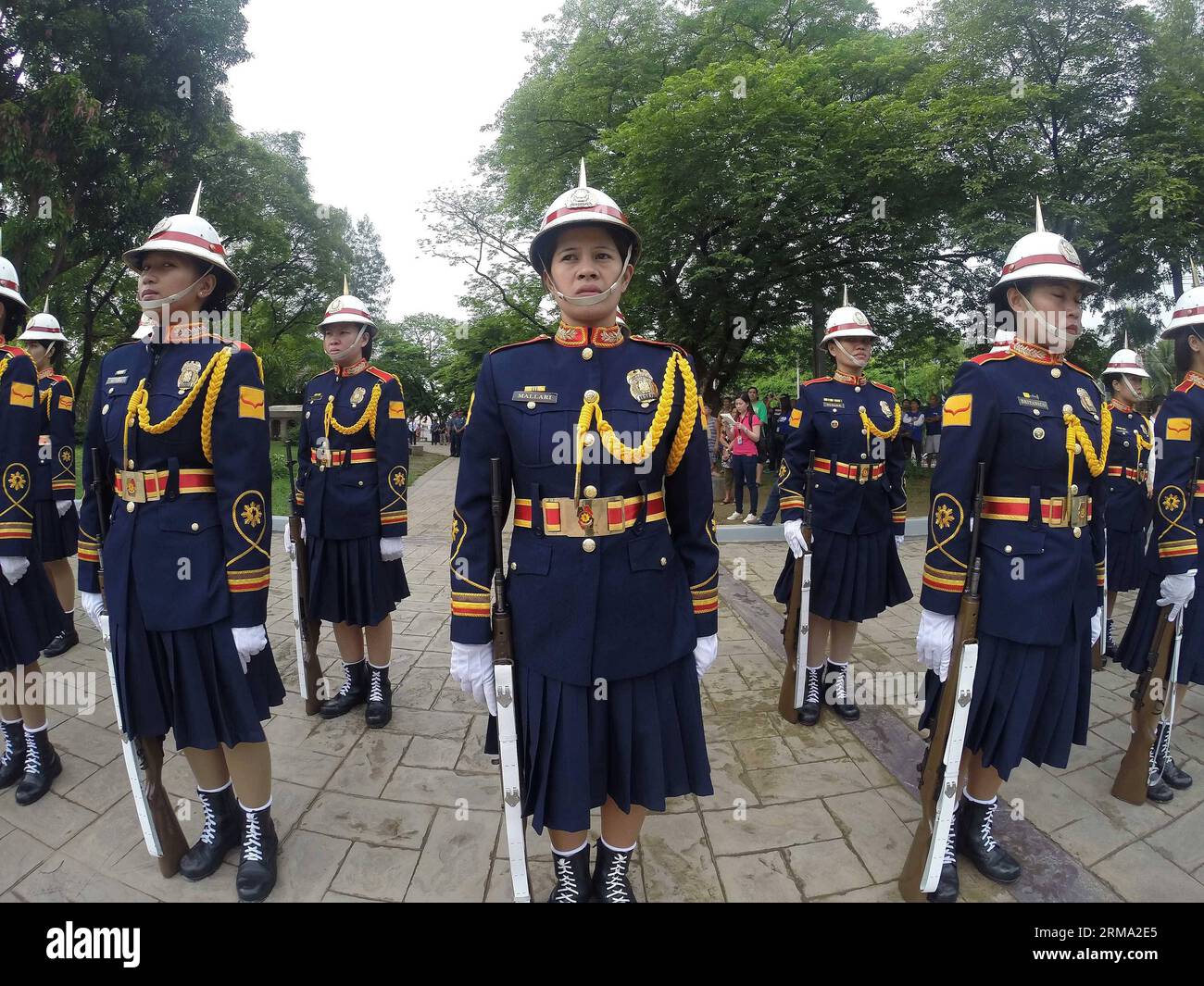(140612) -- SAN JUAN CITY, June 12, 2014 (Xinhua) -- Female honor ...