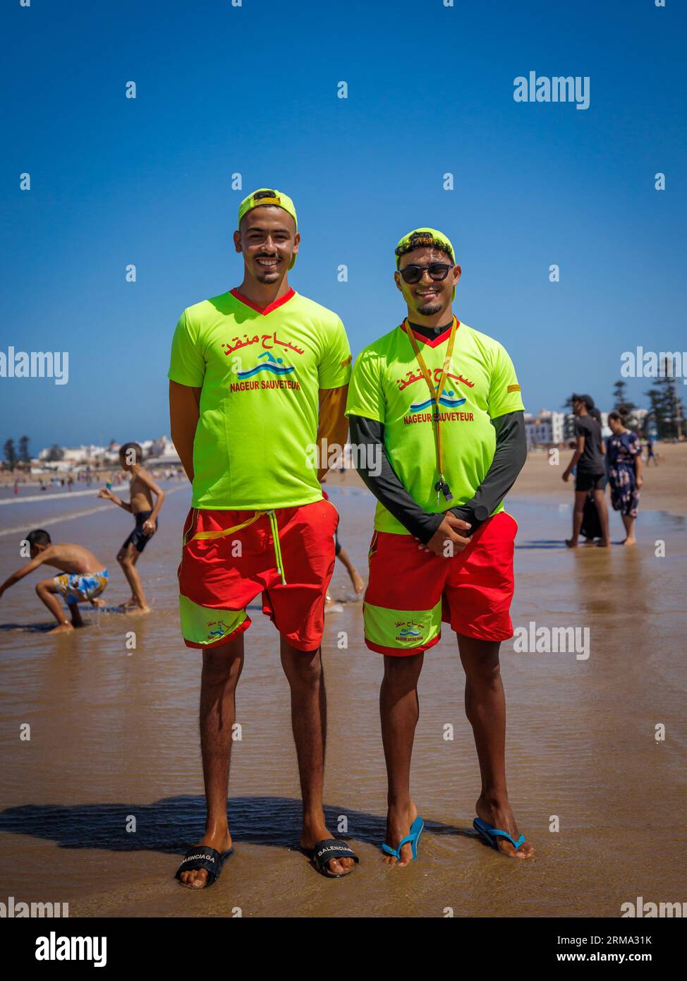 Muslim couple beach hi-res stock photography and images - Alamy
