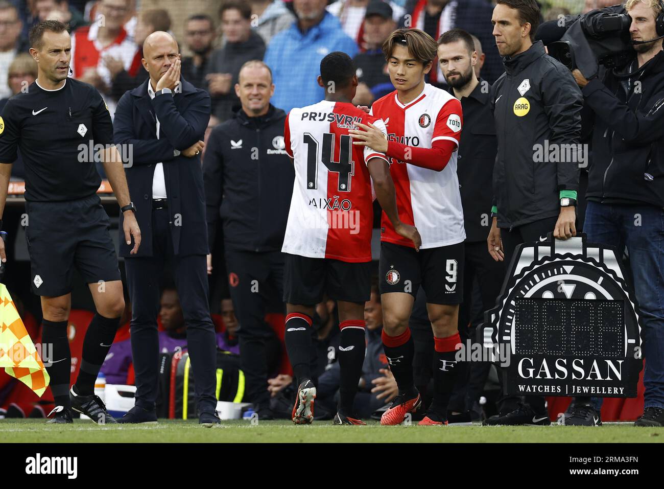 ROTTERDAM - (LR) Feyenoord coach Arne Slot, Igor Paixao of Feyenoord ...