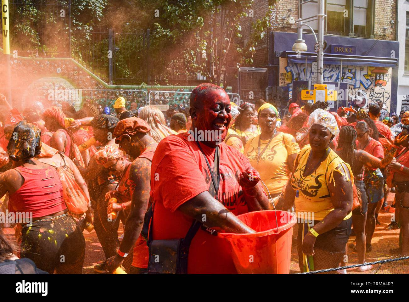 London, England, UK. 27th Aug, 2023. Parade participants spray paint ...