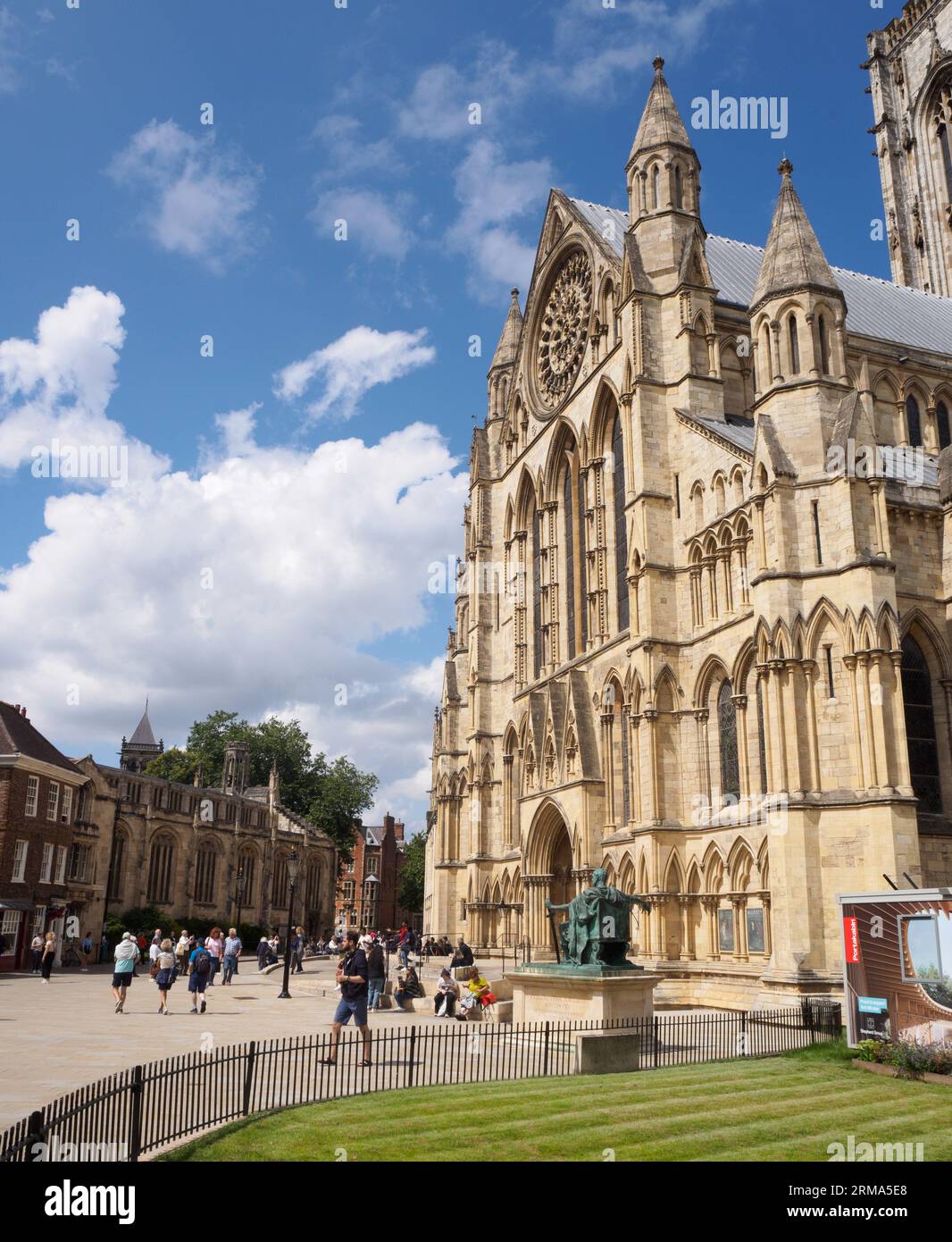 Gothic minster hi-res stock photography and images - Alamy