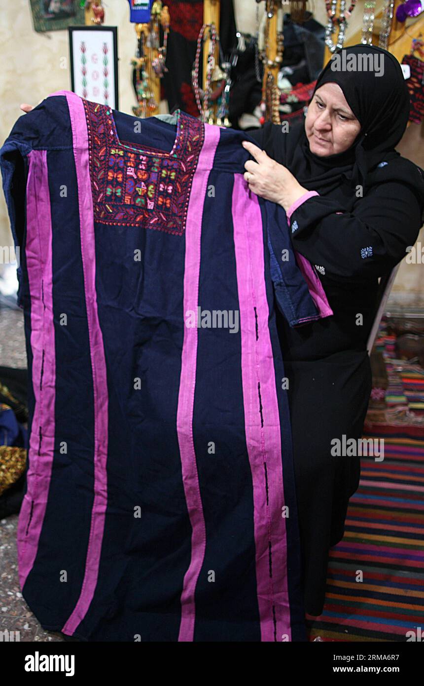 (140621) -- Gaza, June 20, 2014 (Xinhua) -- A Palestinian refugee Salwa ...