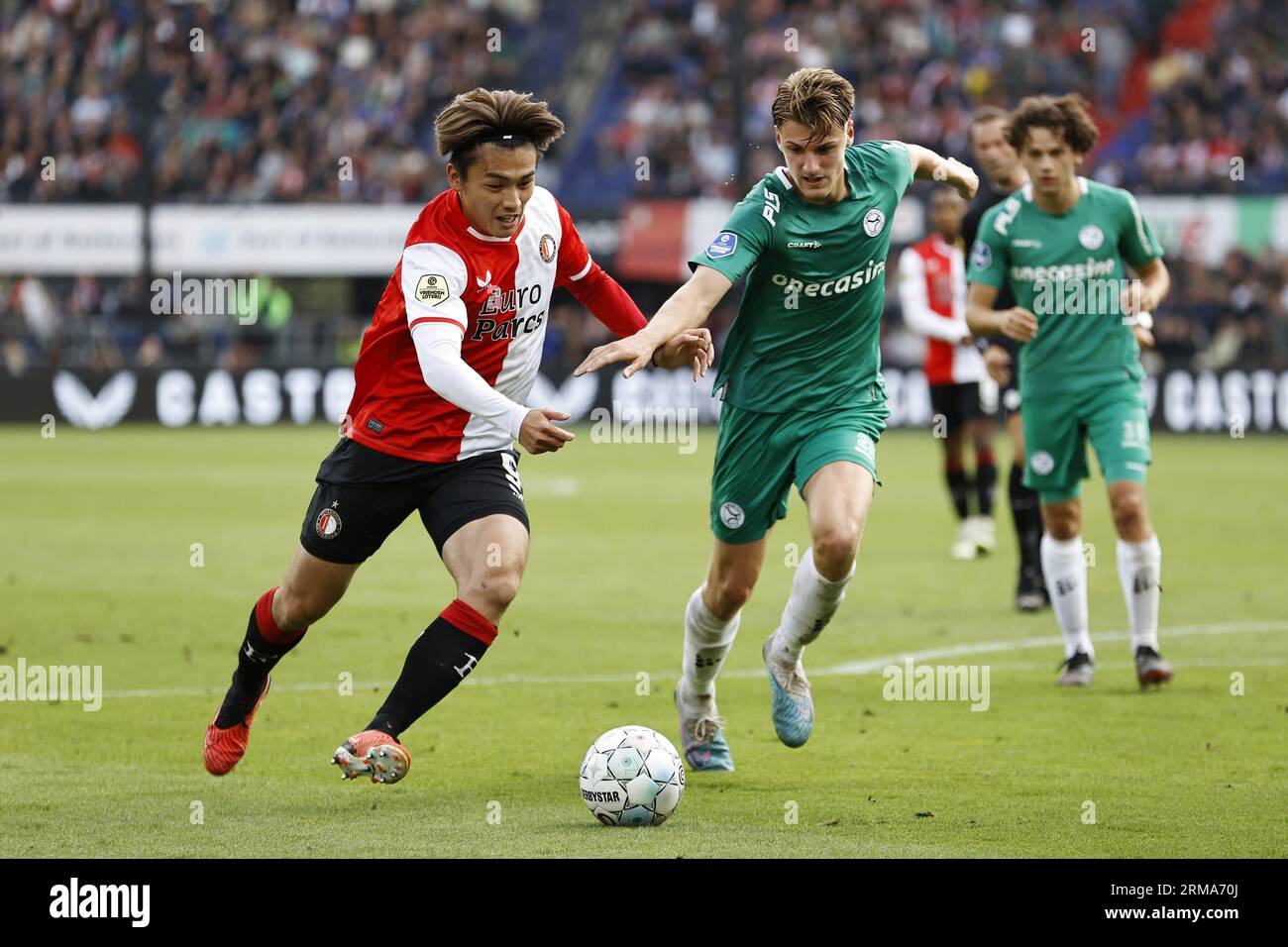 ROTTERDAM - (LR) Ayase Ueda of Feyenoord, Stije Resink of Almere City ...