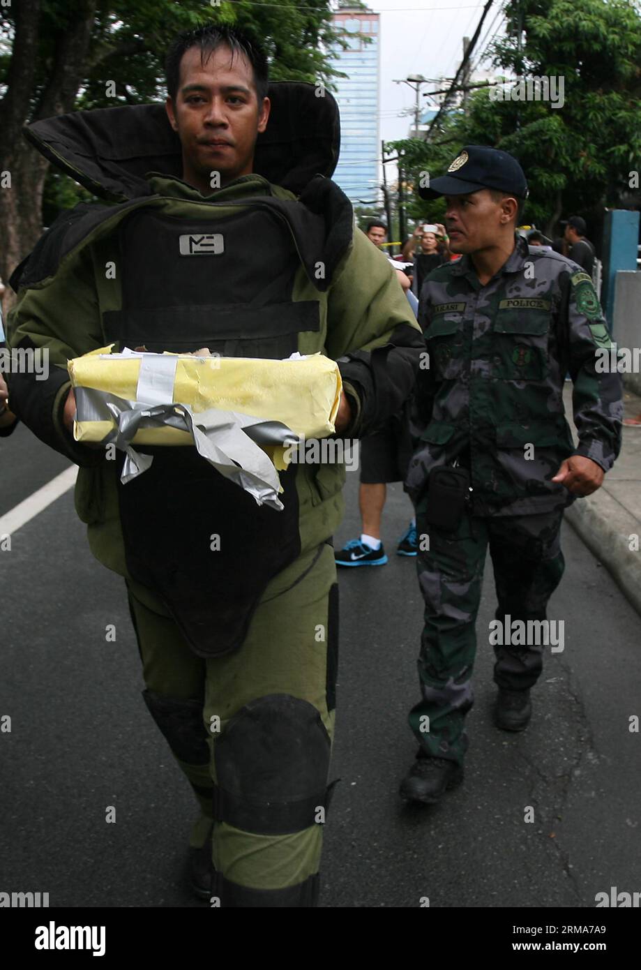 Bomb squad suit hi-res stock photography and images - Alamy