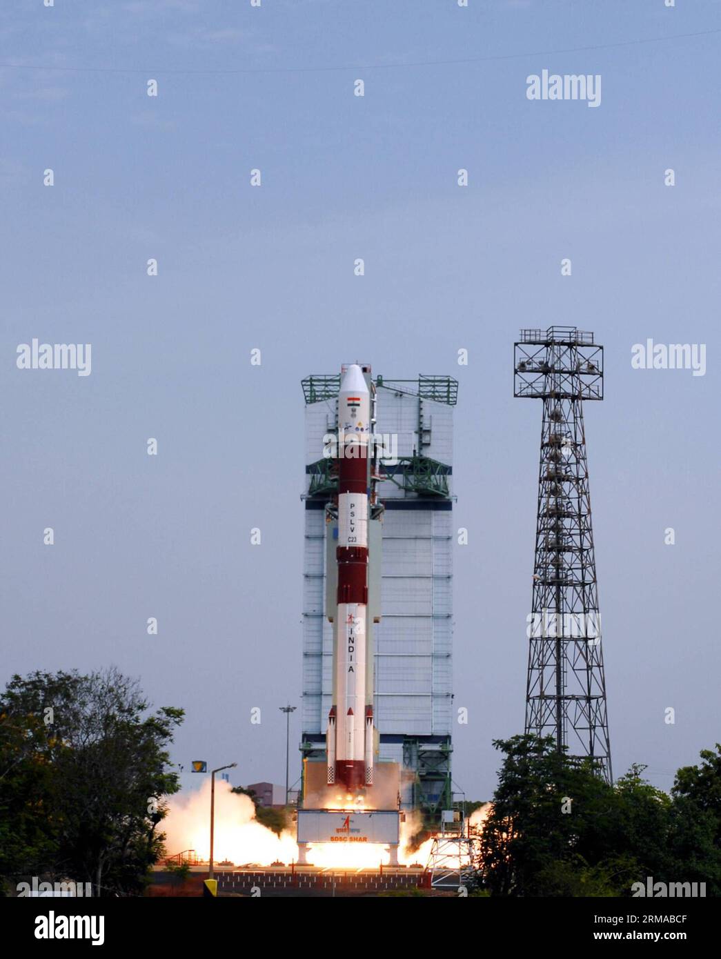 (140630) -- SRIHARIKOTA, June 30, 2014 (Xinhua) -- The Polar Satellite ...