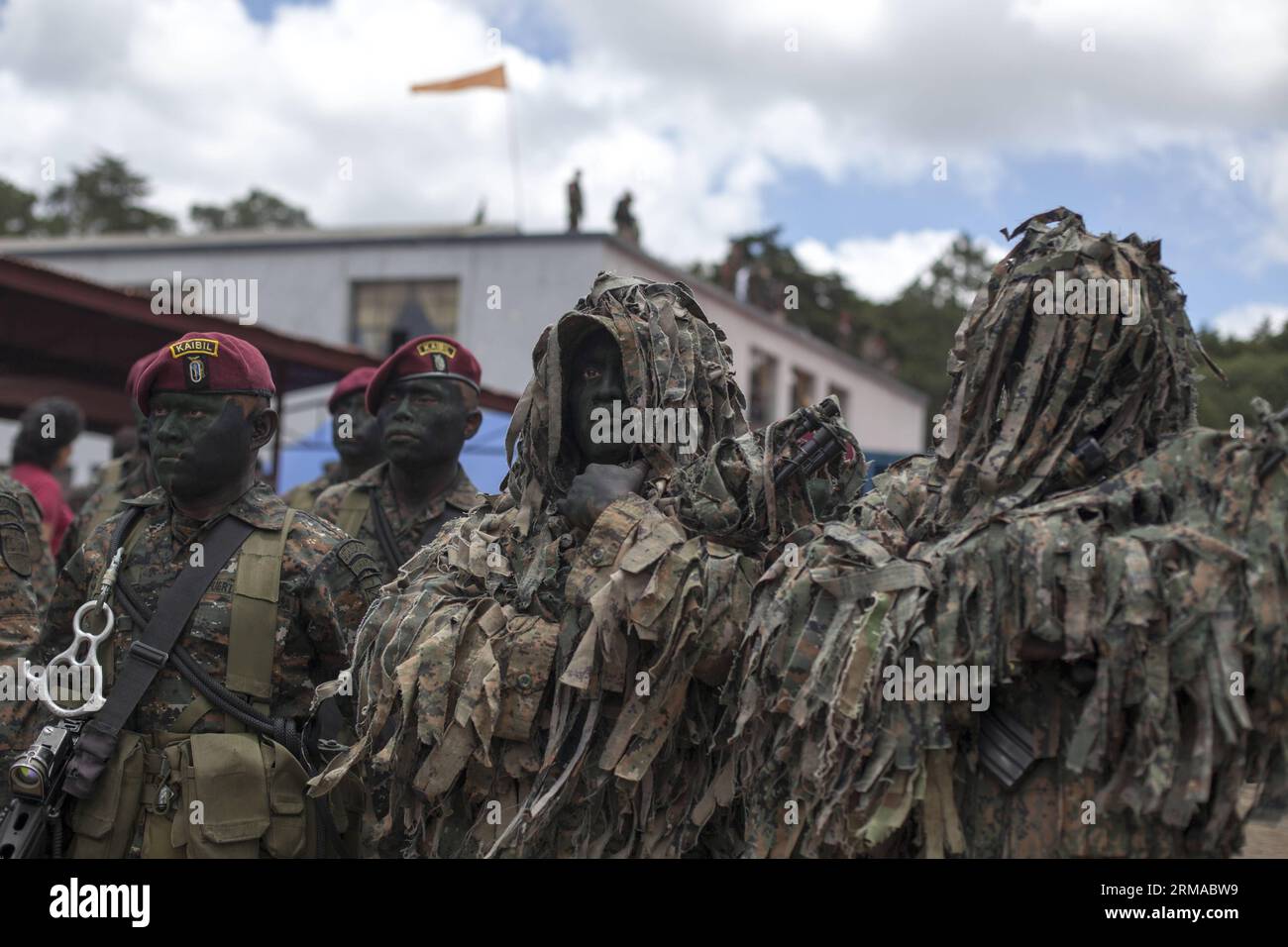(140701) -- GUATEMALA CITY, June 30, 2014 (Xinhua) -- Soldiers of the ...