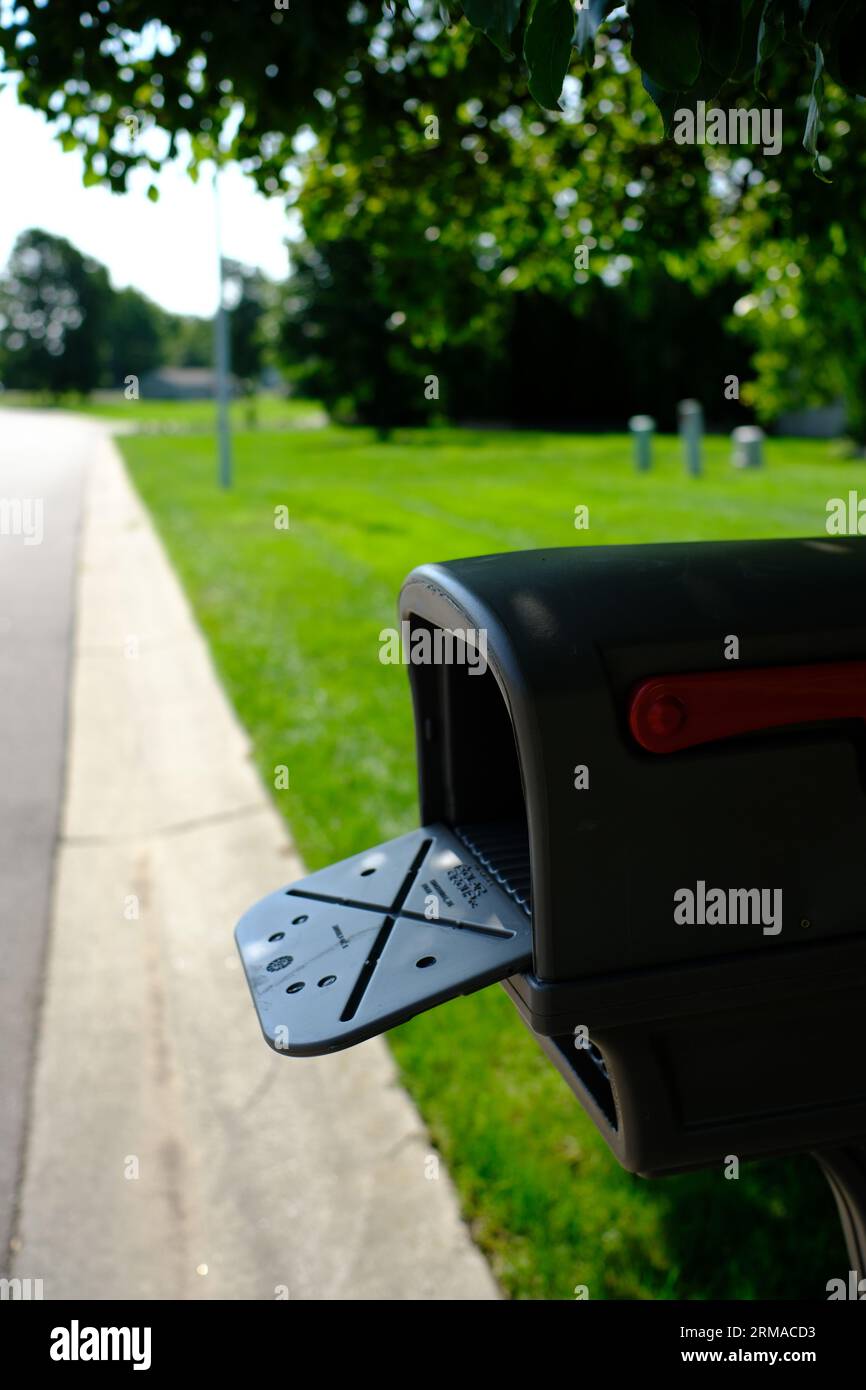 Suburban mailbox hi-res stock photography and images - Alamy