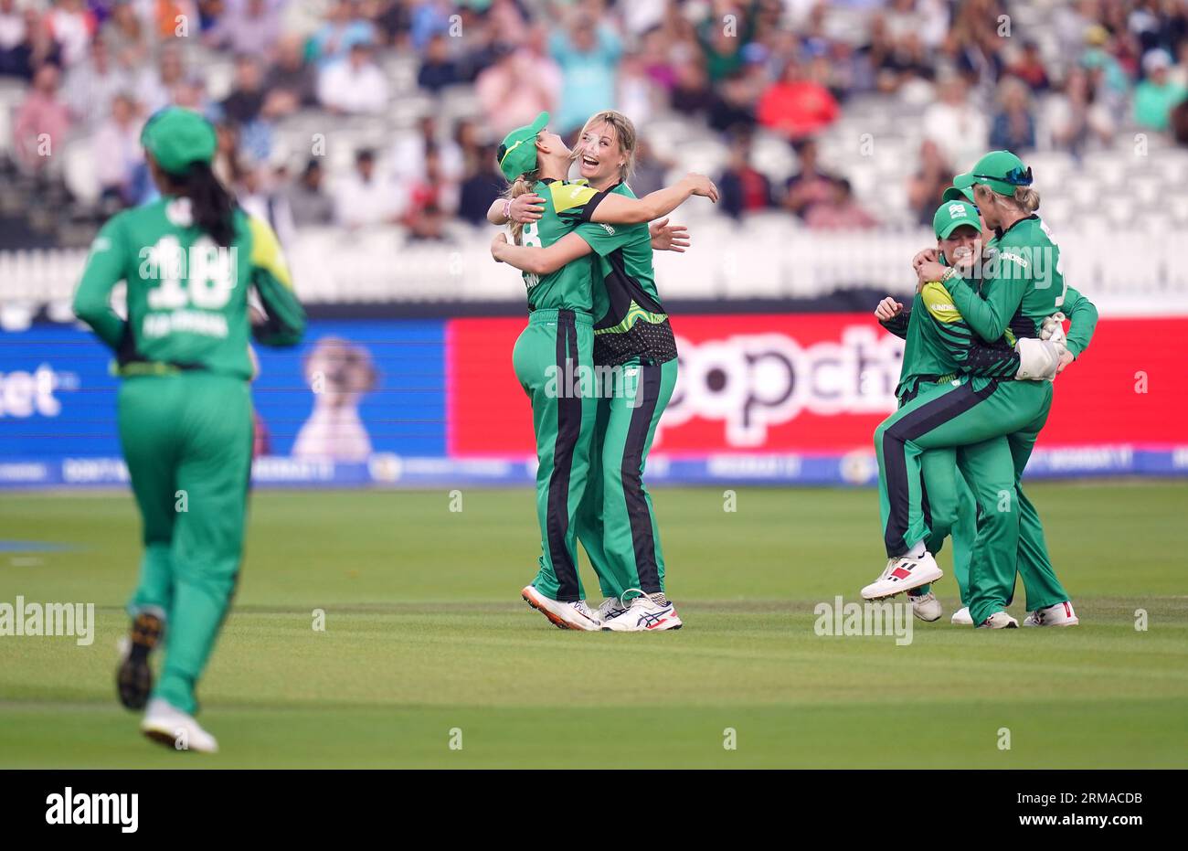 Southern Brave's Lauren Bell celebrates with team-mates after winning ...