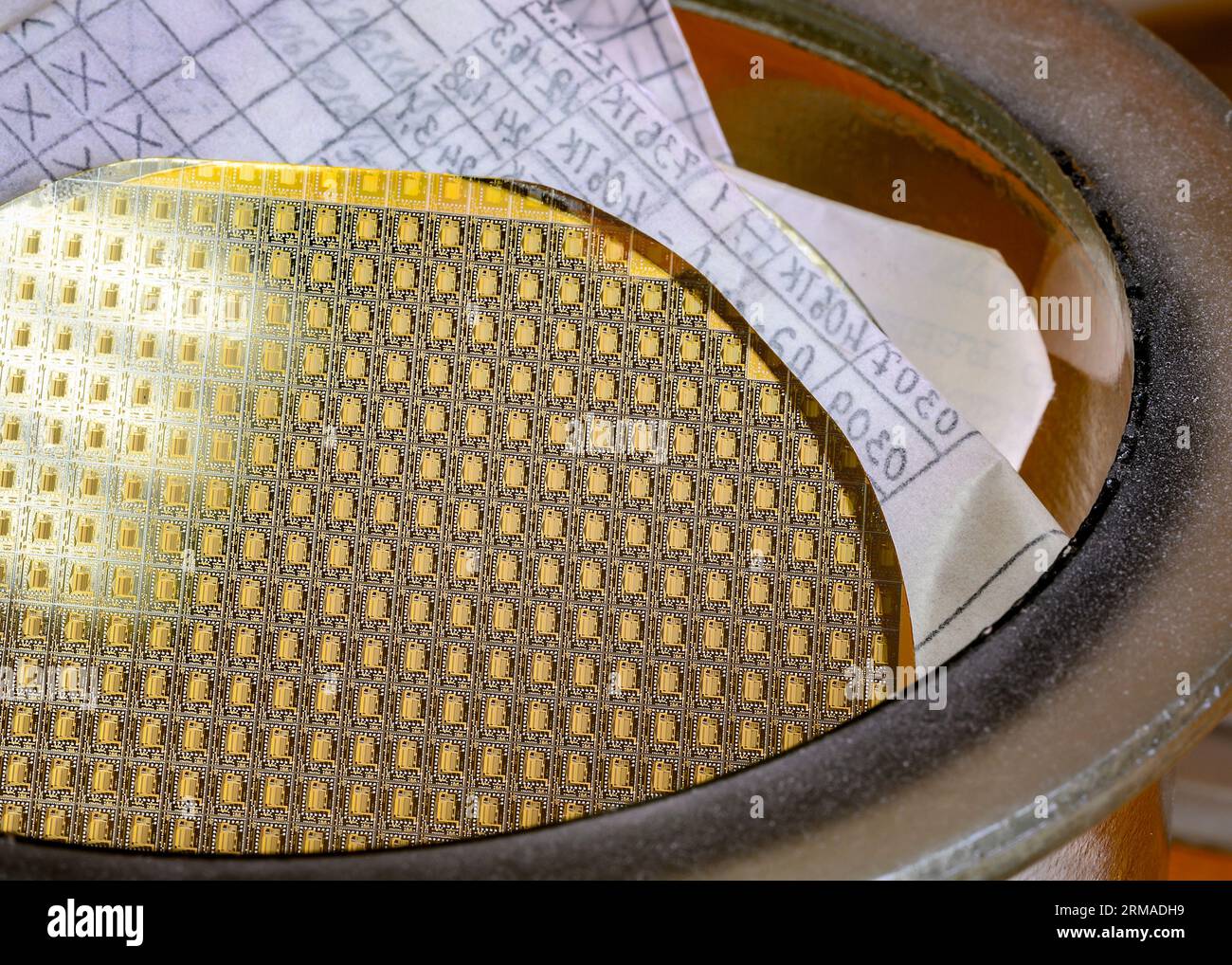 Silicon wafer close up hi-res stock photography and images - Alamy
