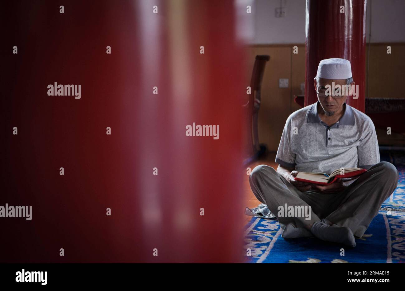 YINCHUAN, July 3, 2014 (Xinhua) -- A Muslim reads scriptures at the ...
