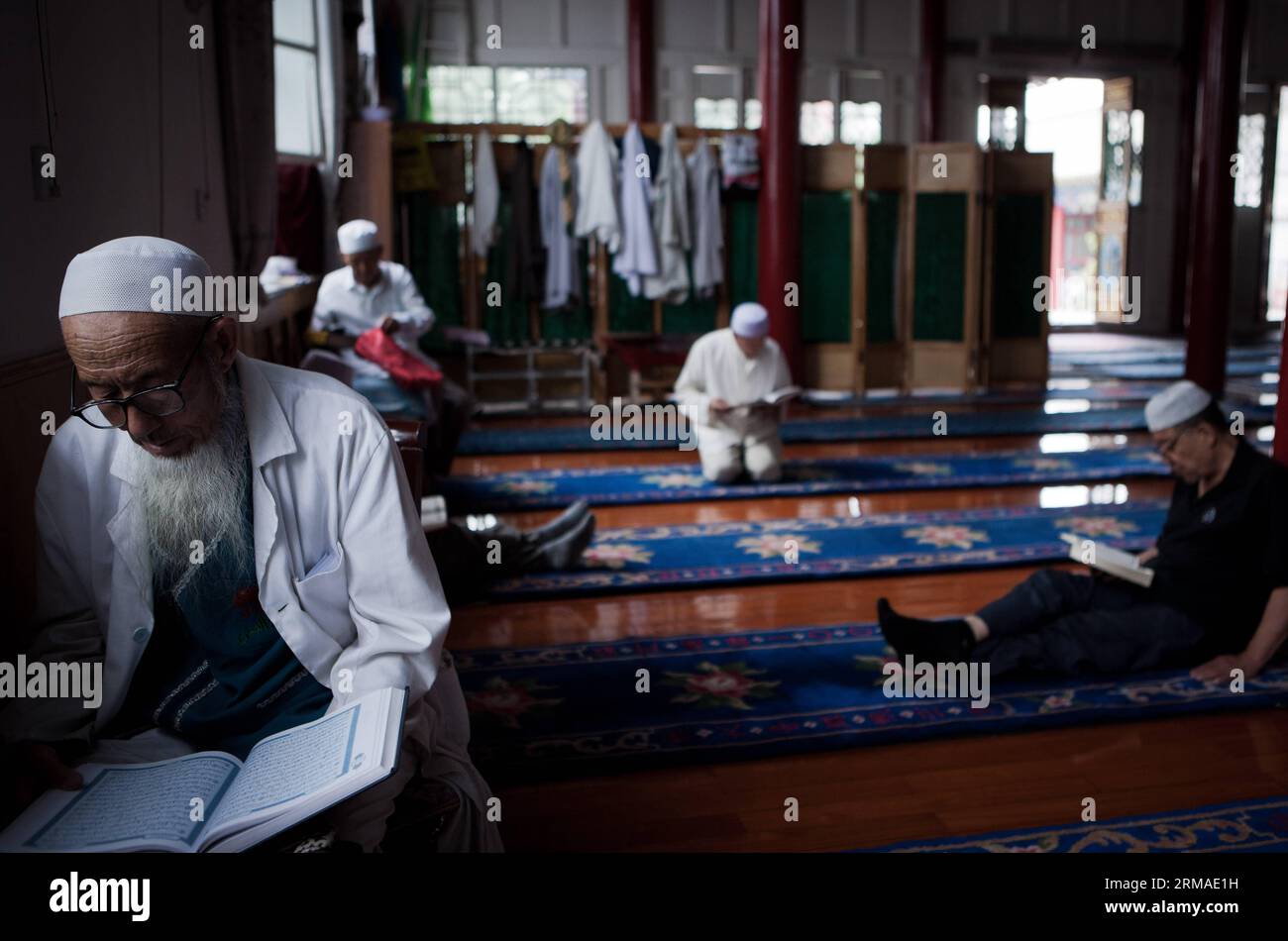 YINCHUAN, July 3, 2014 (Xinhua) -- Muslims read scriptures at the ...