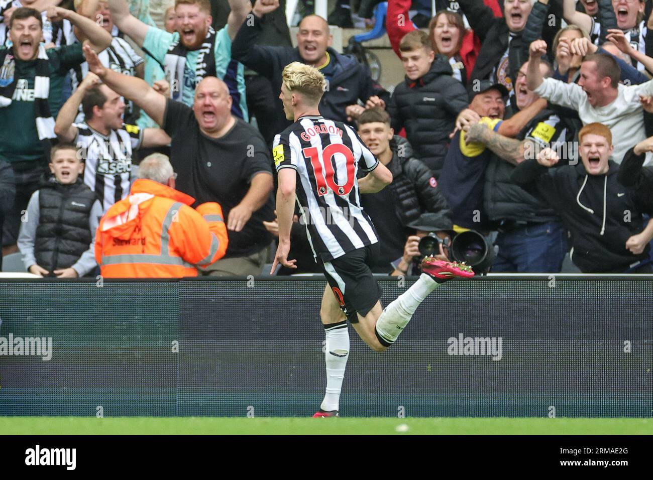 Newcastle, UK. 27th Aug, 2023. Anthony Gordon #10 of Newcastle United ...