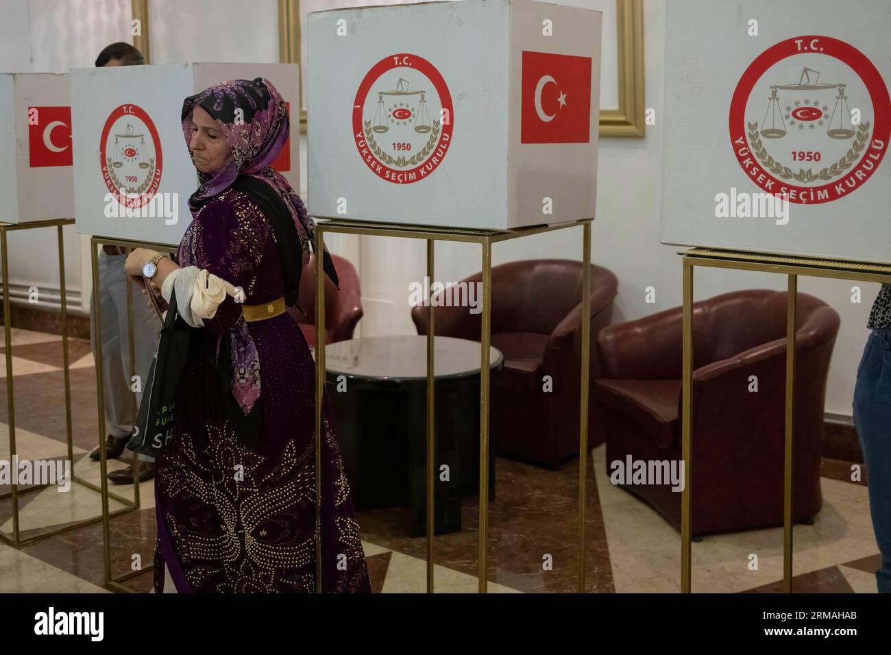 Voting traditional dress hi-res stock photography and images - Alamy