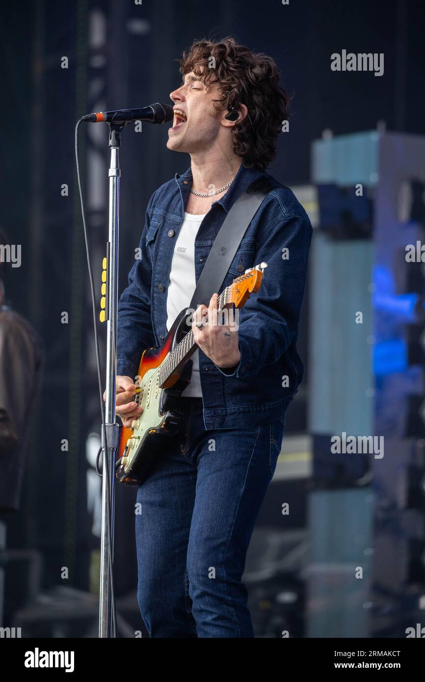 Inhaler entertainment hi-res stock photography and images - Alamy