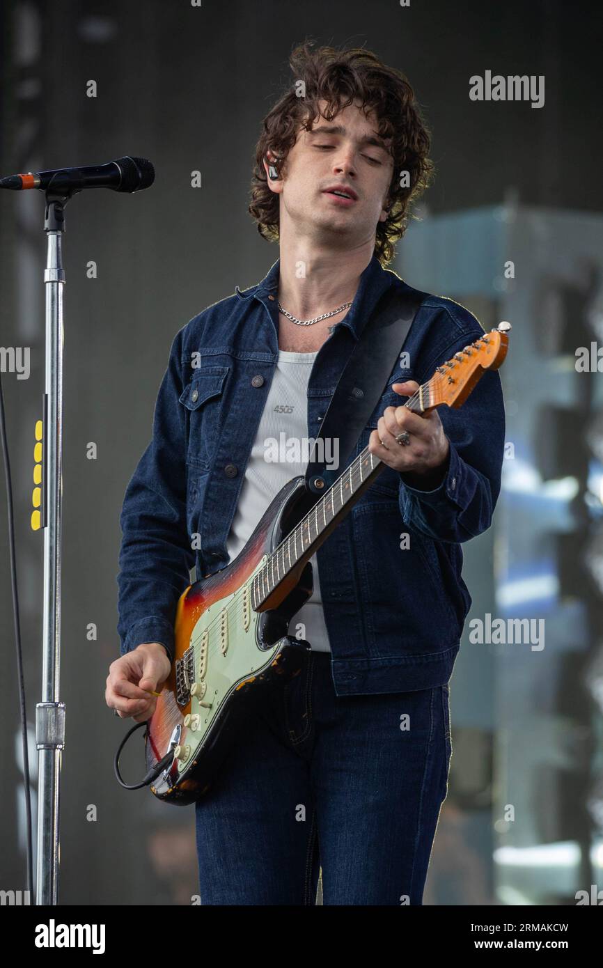 Inhaler entertainment hi-res stock photography and images - Alamy