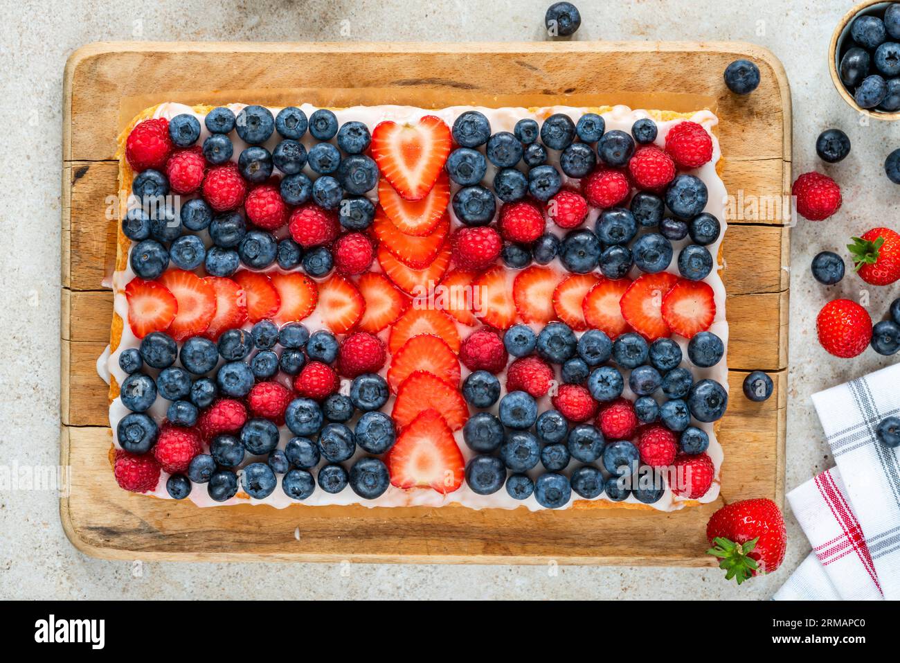 Homemade union jack flag cake hi-res stock photography and images - Alamy