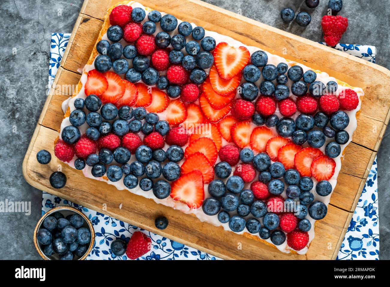 Homemade union jack flag cake hi-res stock photography and images - Alamy