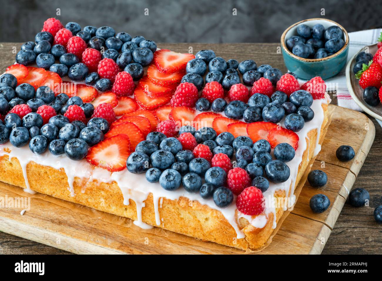 Homemade union jack flag cake hi-res stock photography and images - Alamy
