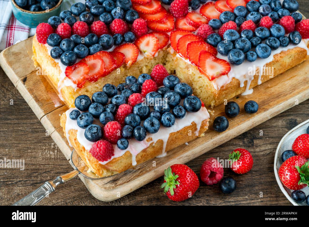 Homemade union jack flag cake hi-res stock photography and images - Alamy