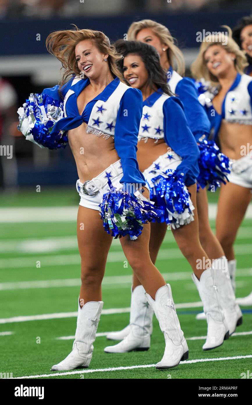 Arlington, United States. 26th Aug, 2023. Dallas Cowboys cheerleader ...