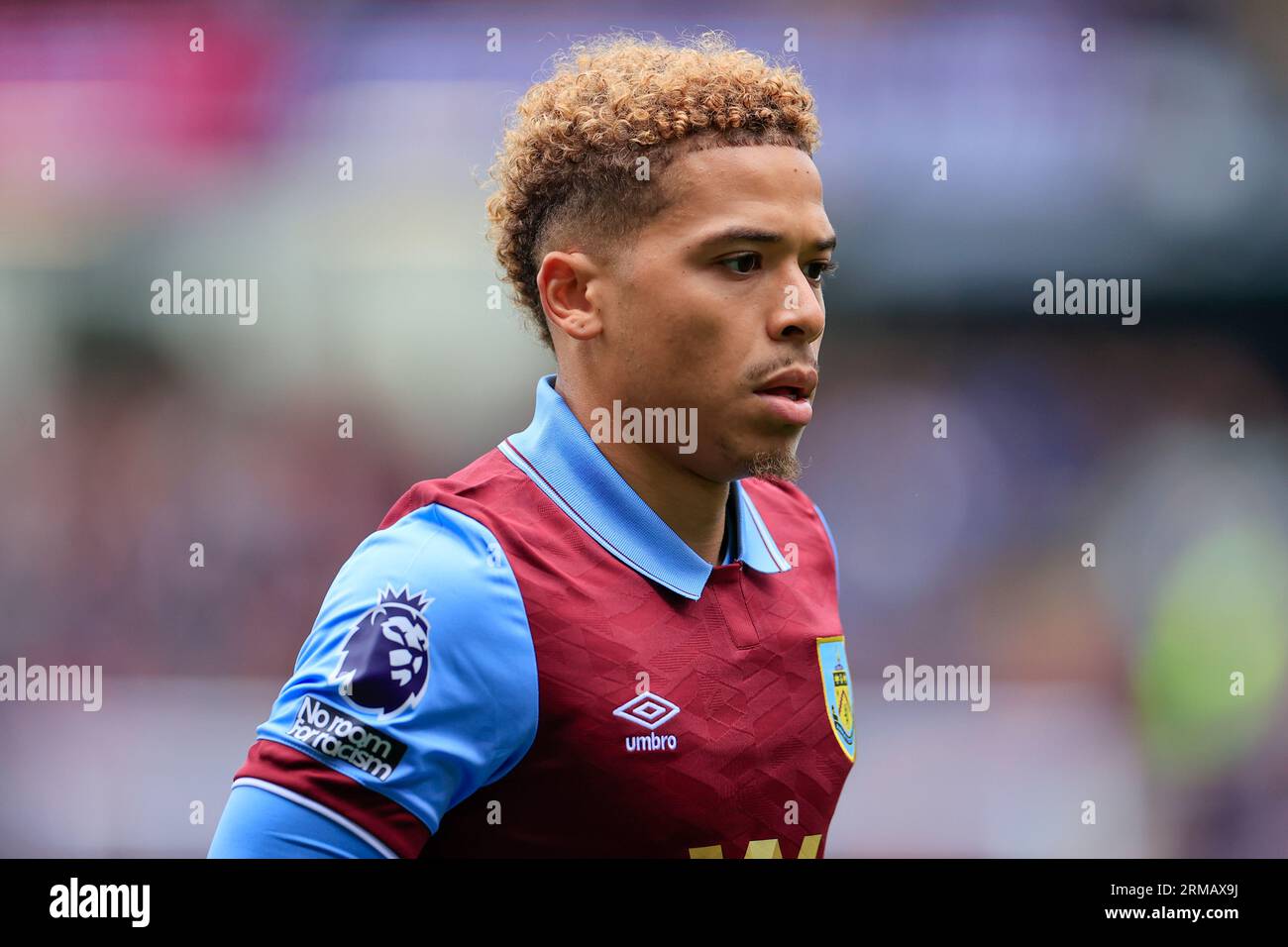 Manuel Benson #10 of Burnley during the Premier League match Burnley vs ...