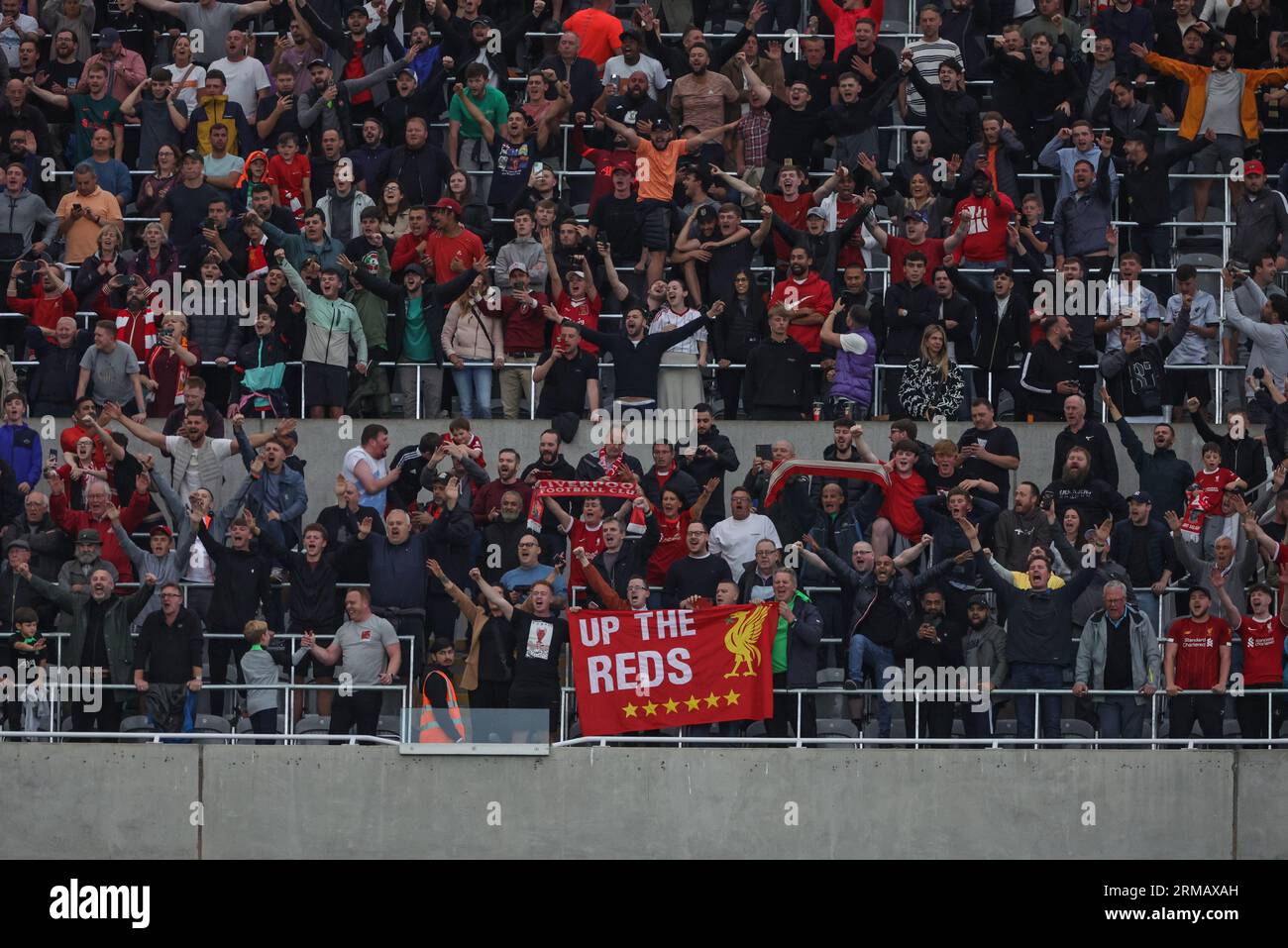 Liverpool celebrate premier league hi-res stock photography and images ...