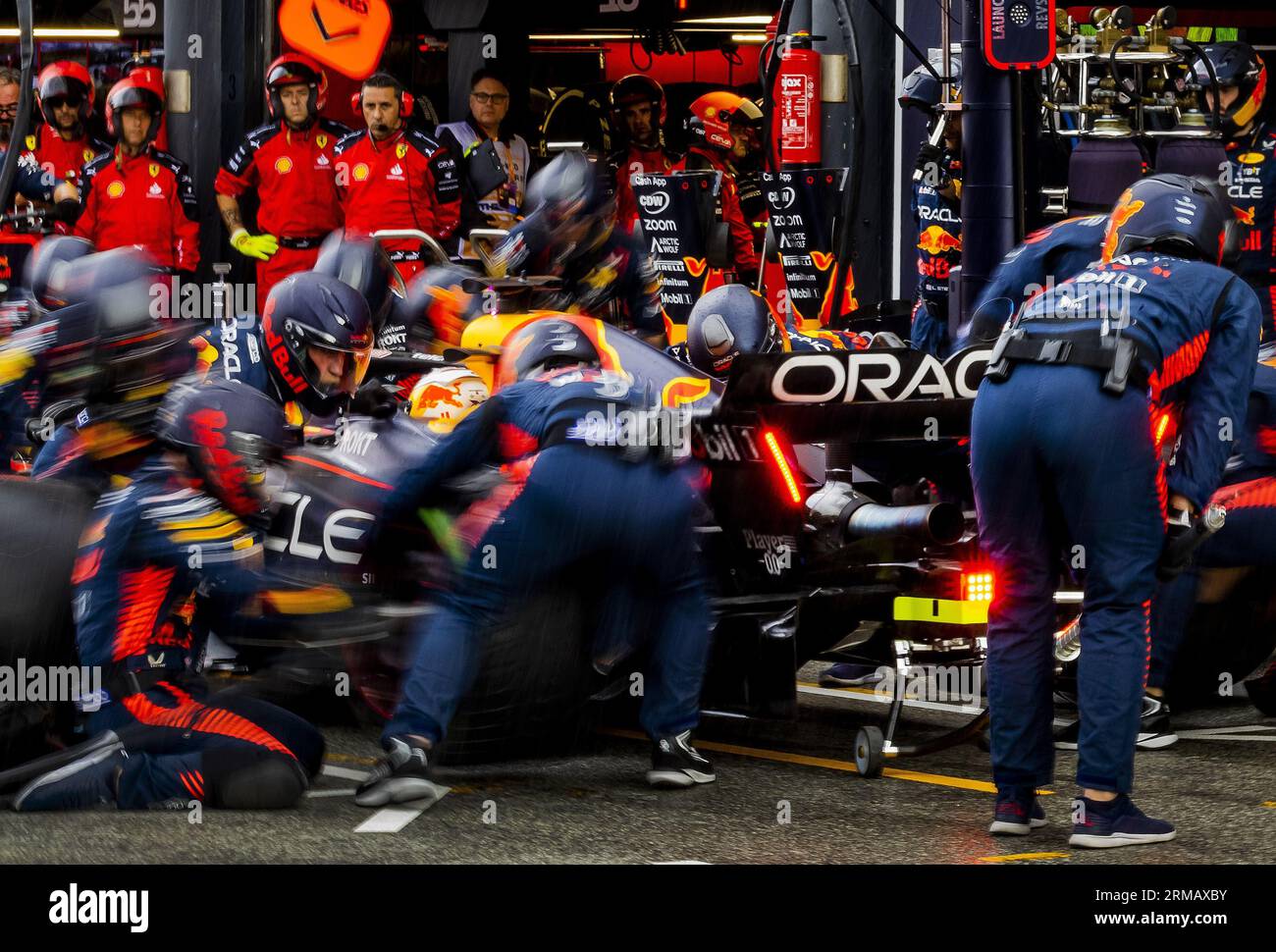 ZANDVOORT - Max Verstappen (Red Bull Racing) makes a pit stop the F1 Grand Prix of the ...