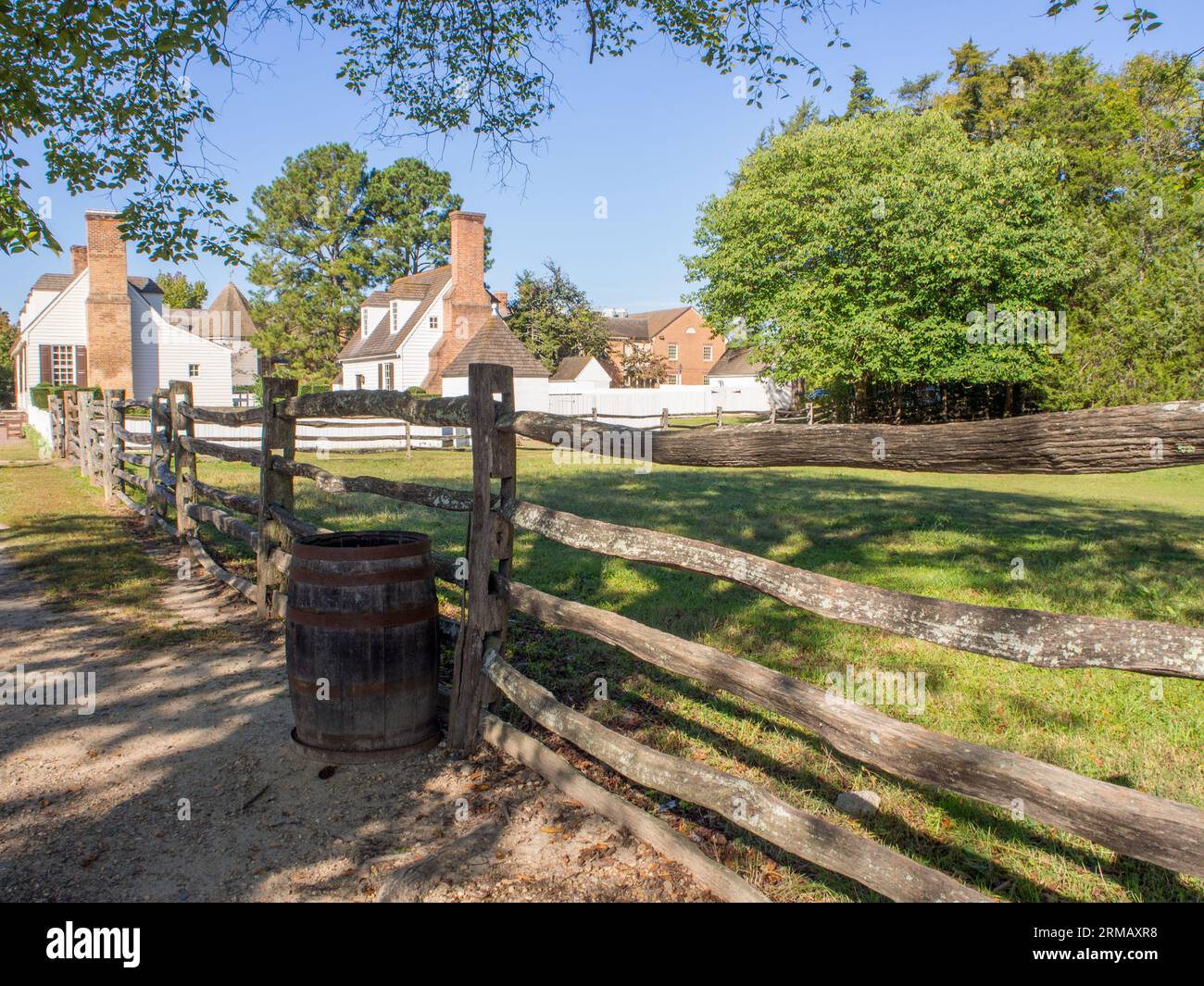 Colonial fence hi-res stock photography and images - Alamy