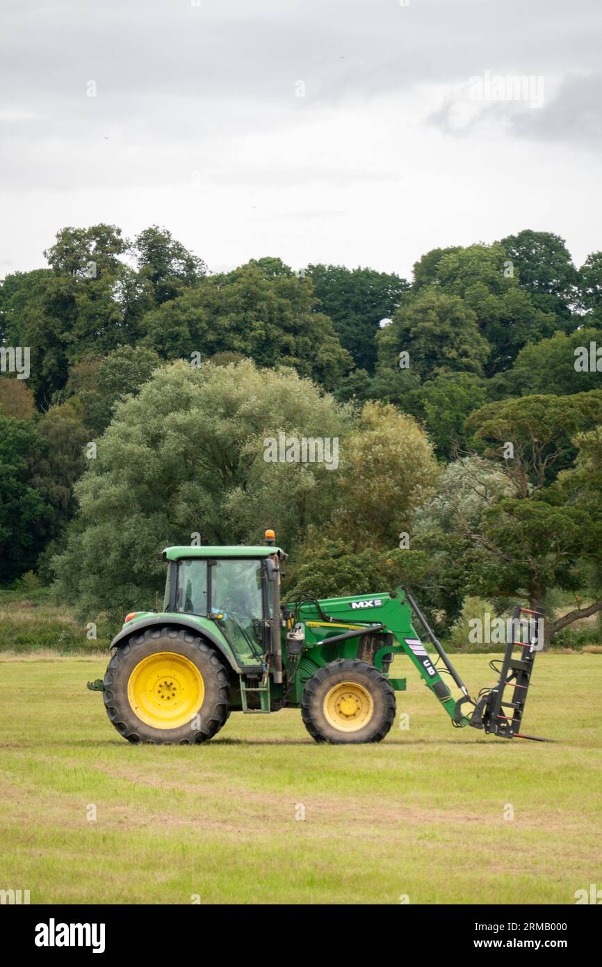 JOHN DEERE TRACTOR LOADER Stock Photo - Alamy