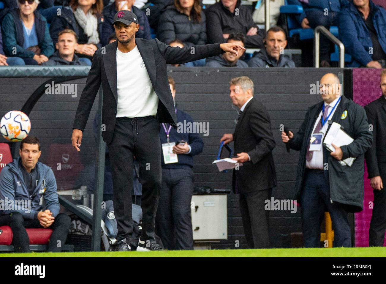 Vincent kompany burnley fc hi-res stock photography and images - Alamy
