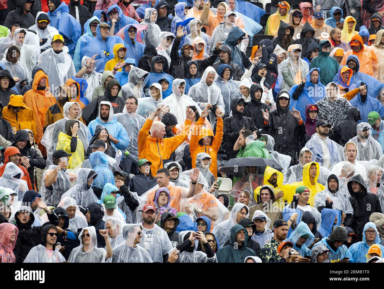 ZANDVOORT - Fans during the F1 Grand Prix of the Netherlands at Circuit ...