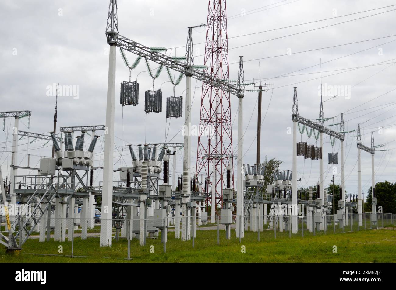 Metal transmission line with the components of the electric network ...