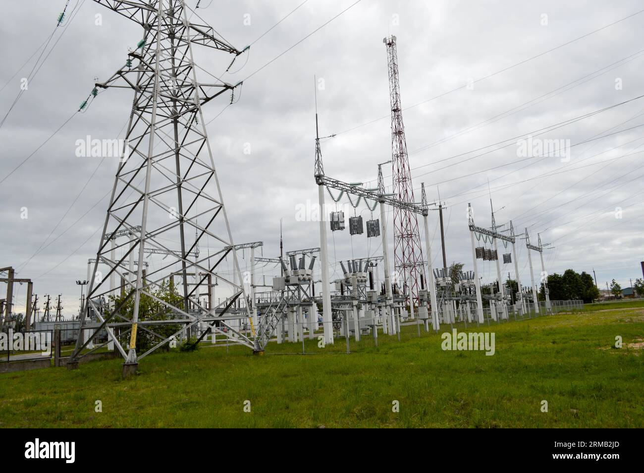 Metal transmission line with the components of the electric network ...