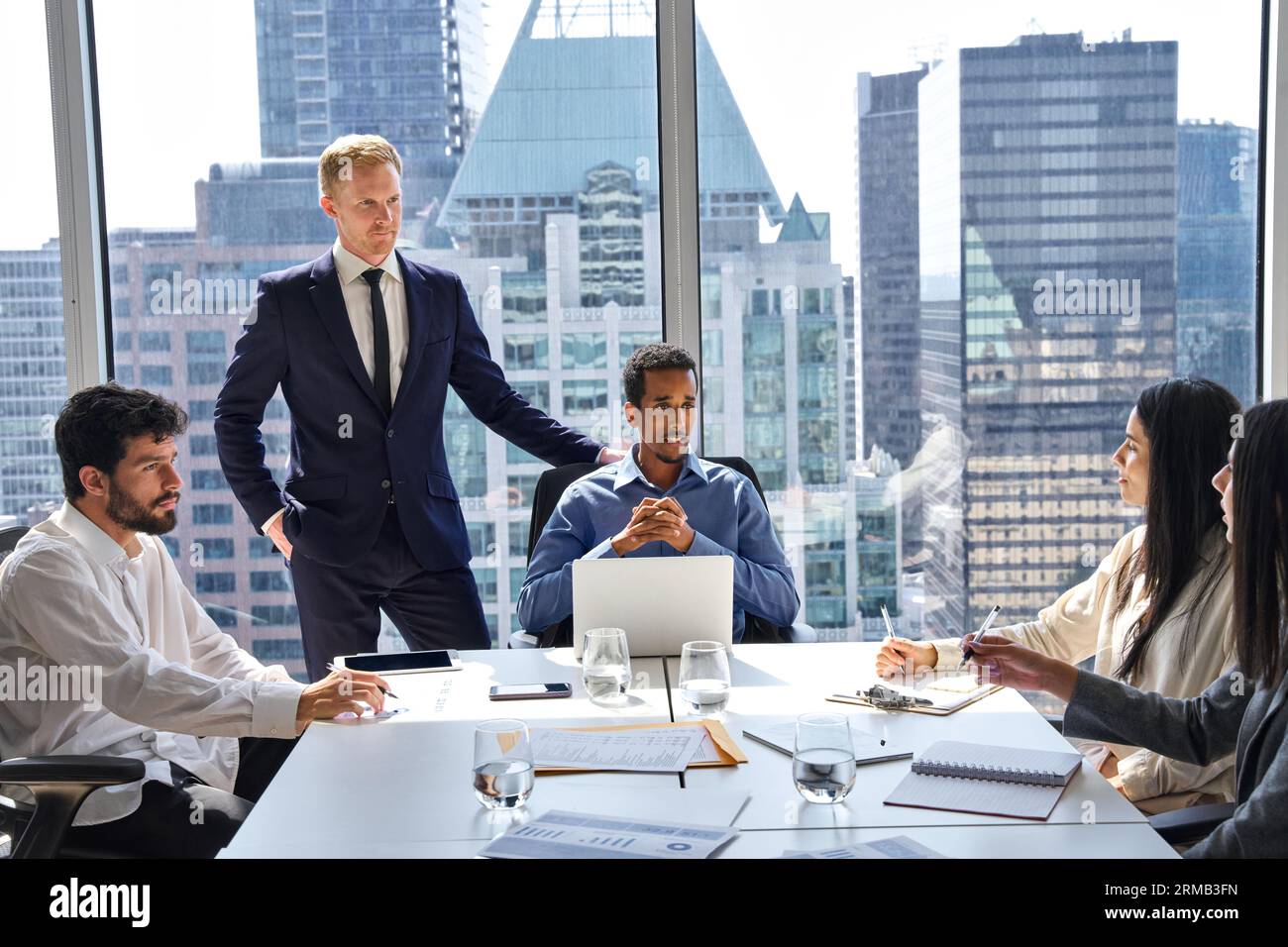 Five sales marketing people meeting hi-res stock photography and images ...
