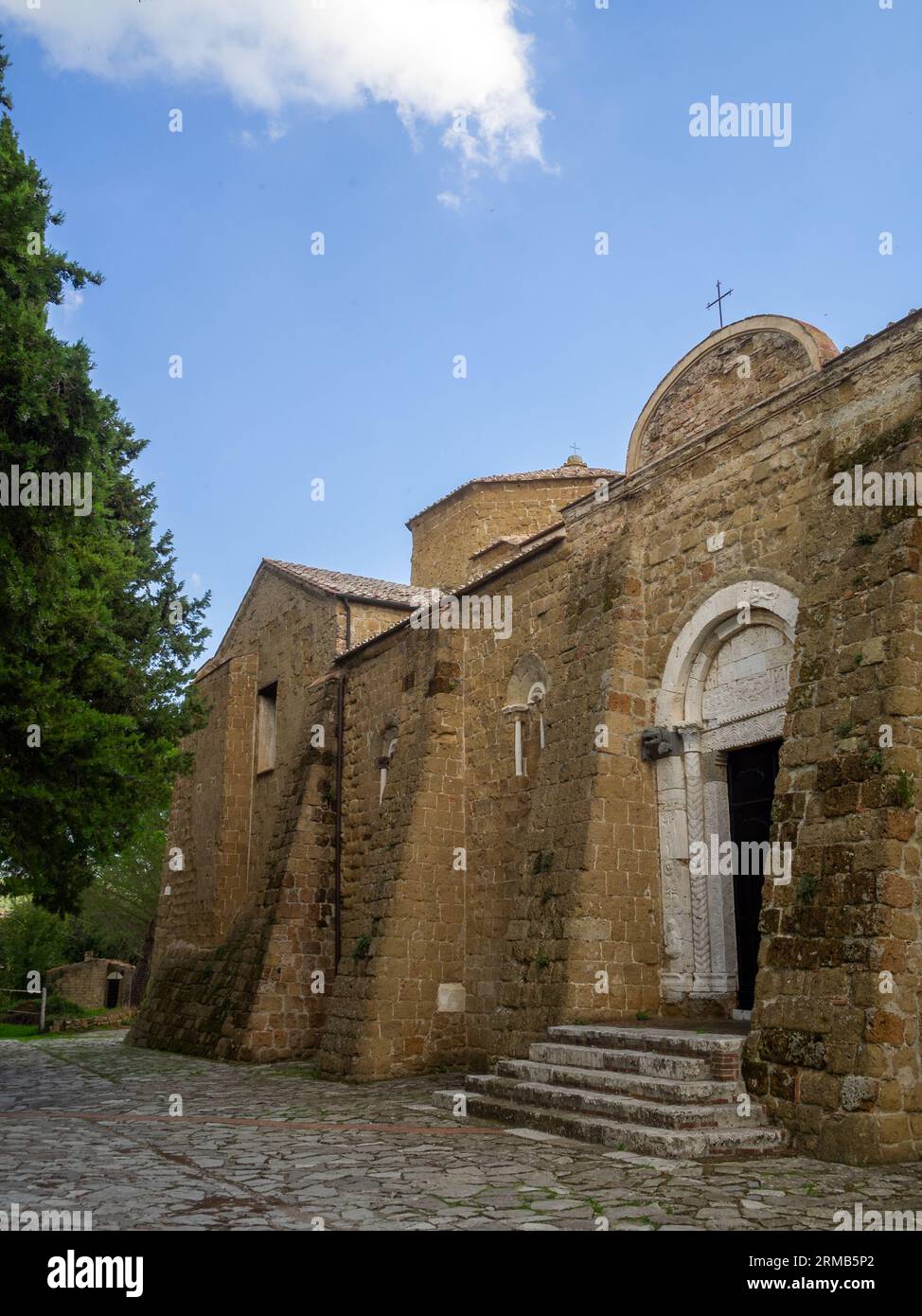 Sovana cattedrale hi-res stock photography and images - Alamy