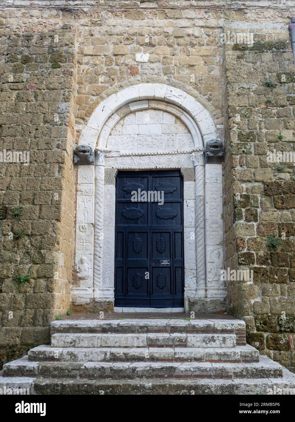 Sovana cattedrale hi-res stock photography and images - Alamy
