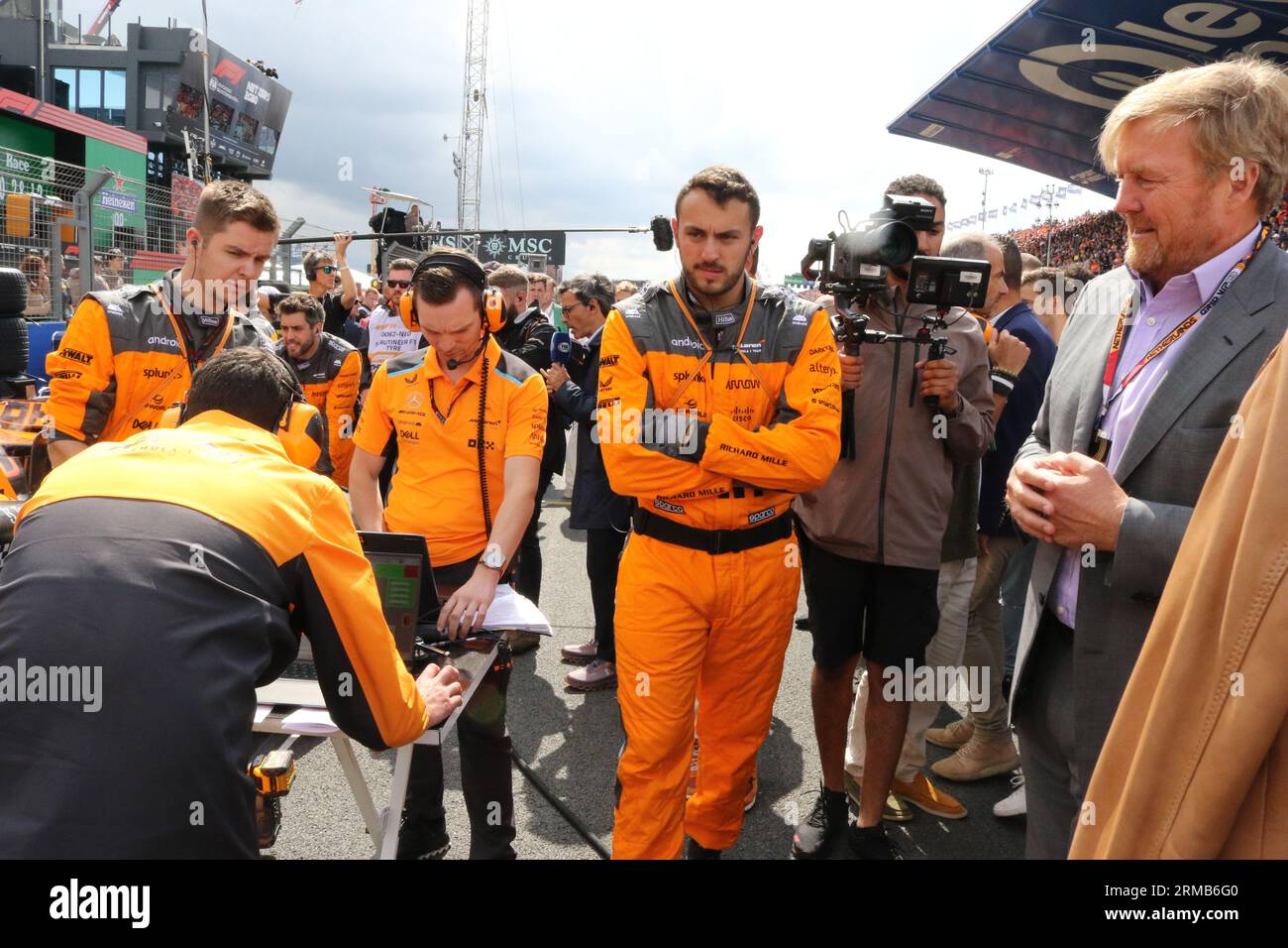 Family walked hi-res stock photography and images - Alamy