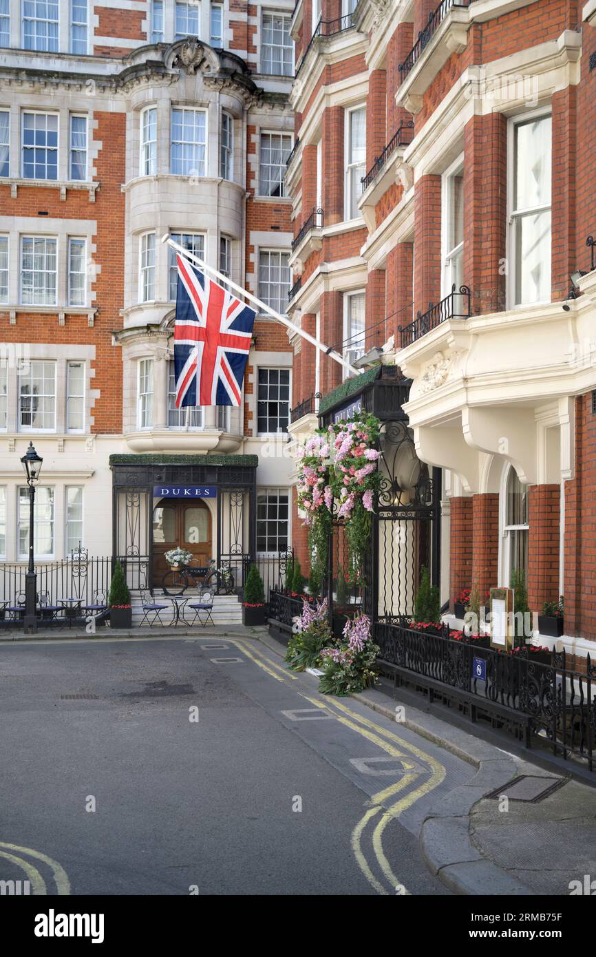 Dukes Hotel St James Mayfair London Stock Photo - Alamy