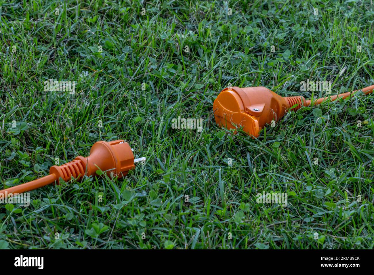 Electric extension cord and power connection in the garden ...