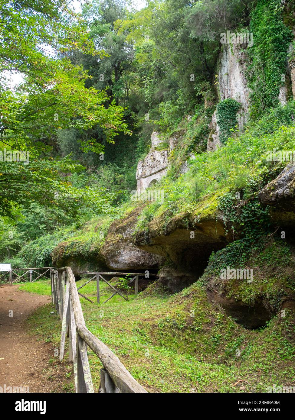 Rock tomba hi-res stock photography and images - Alamy
