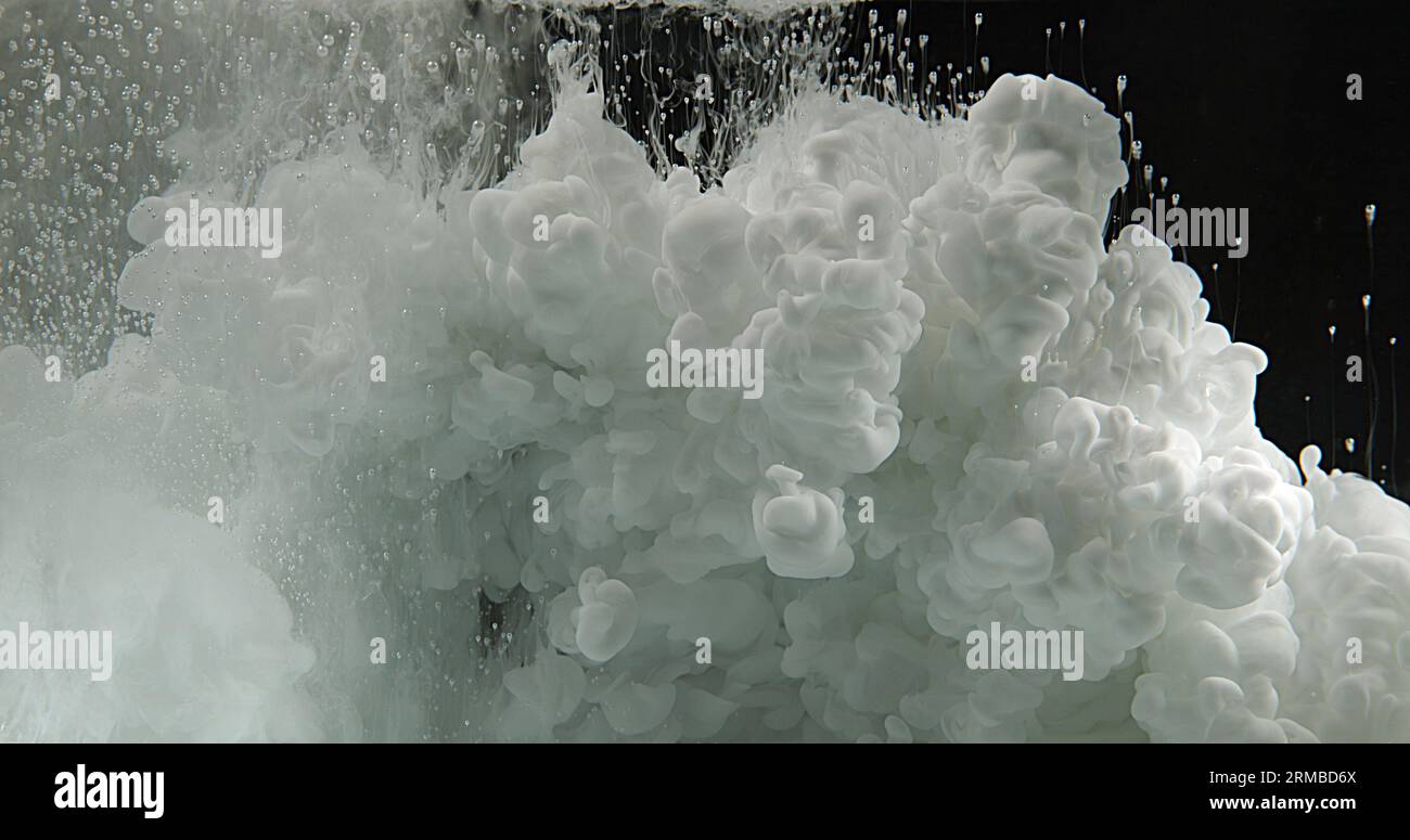 Black ink entering water hi-res stock photography and images - Alamy