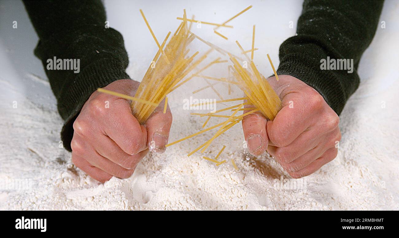 Breaking spaghetti hi-res stock photography and images - Alamy