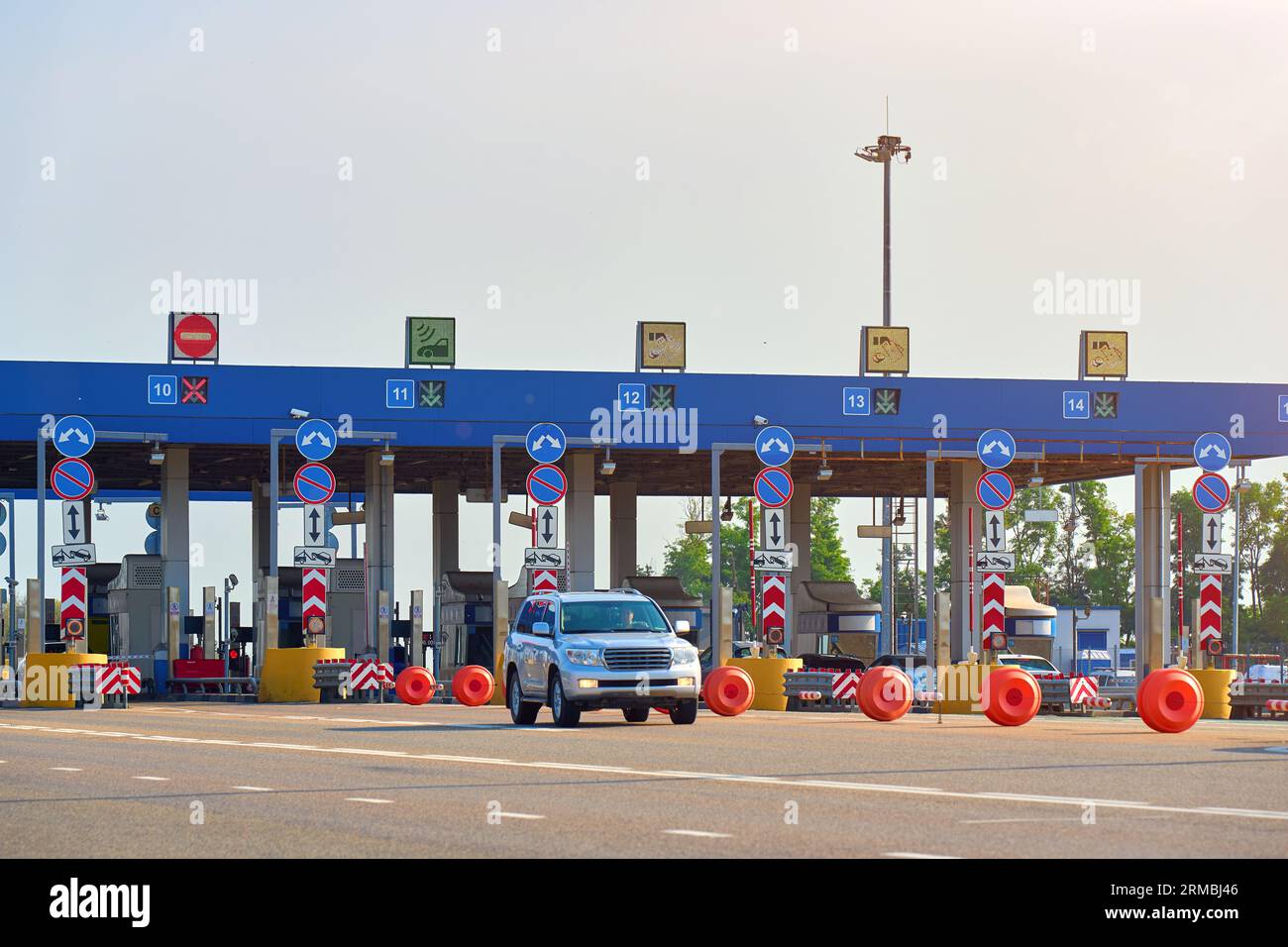 Expressway toll road hi-res stock photography and images - Alamy