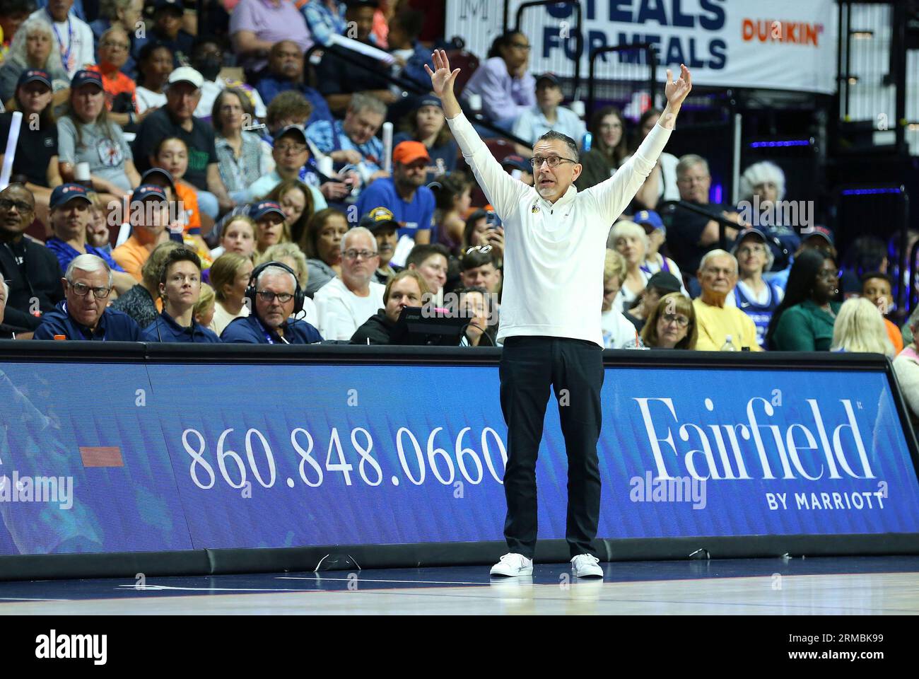 UNCASVILLE, CT - AUGUST 27: Los Angeles Sparks head coach Curt Miller ...