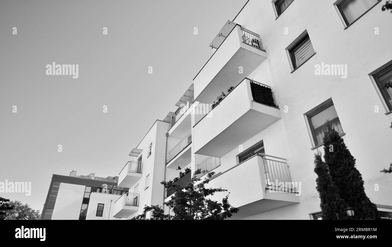 Sunny day real estate Black and White Stock Photos & Images - Alamy